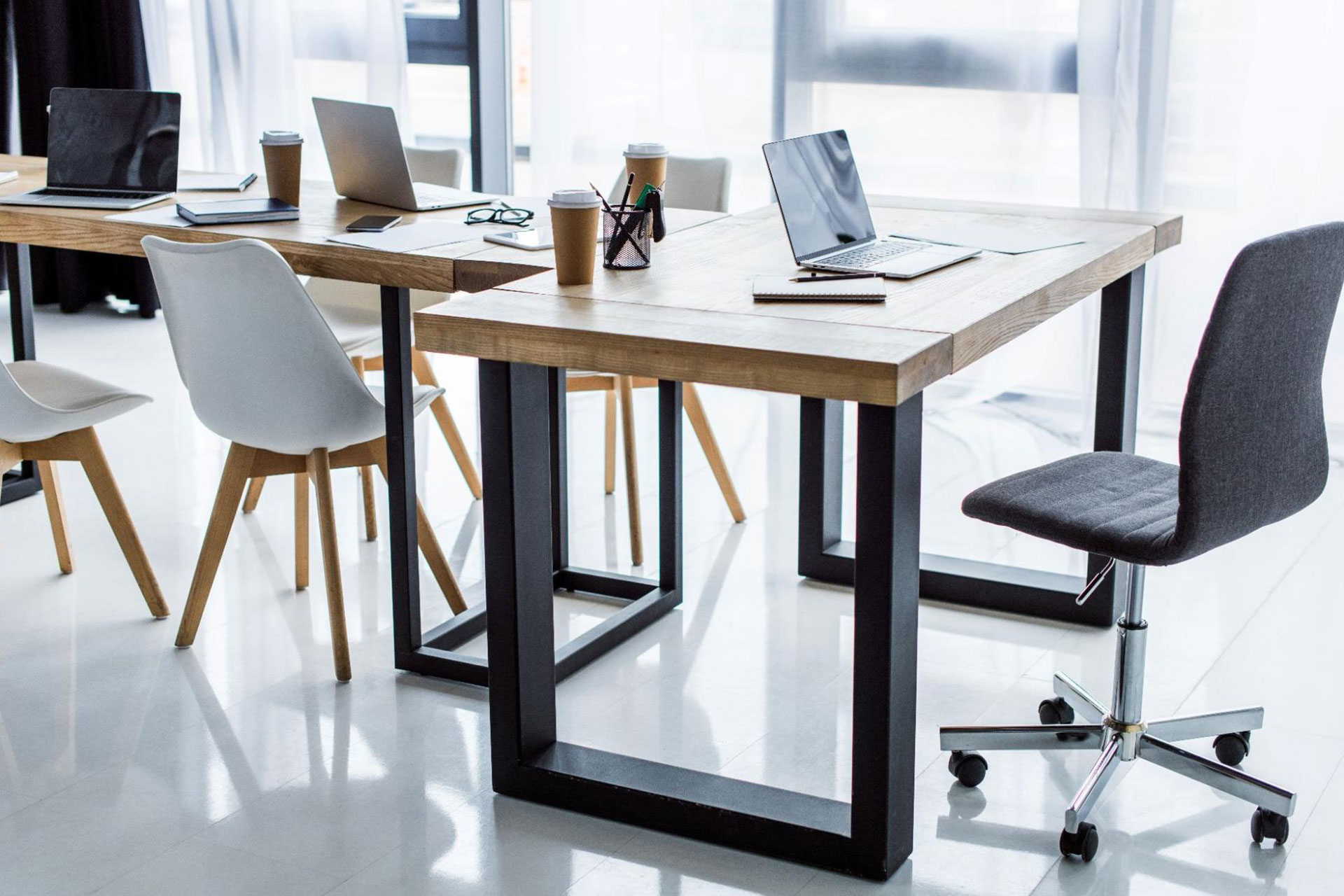 How to Choose the Right Office Desk - Urban Concepts