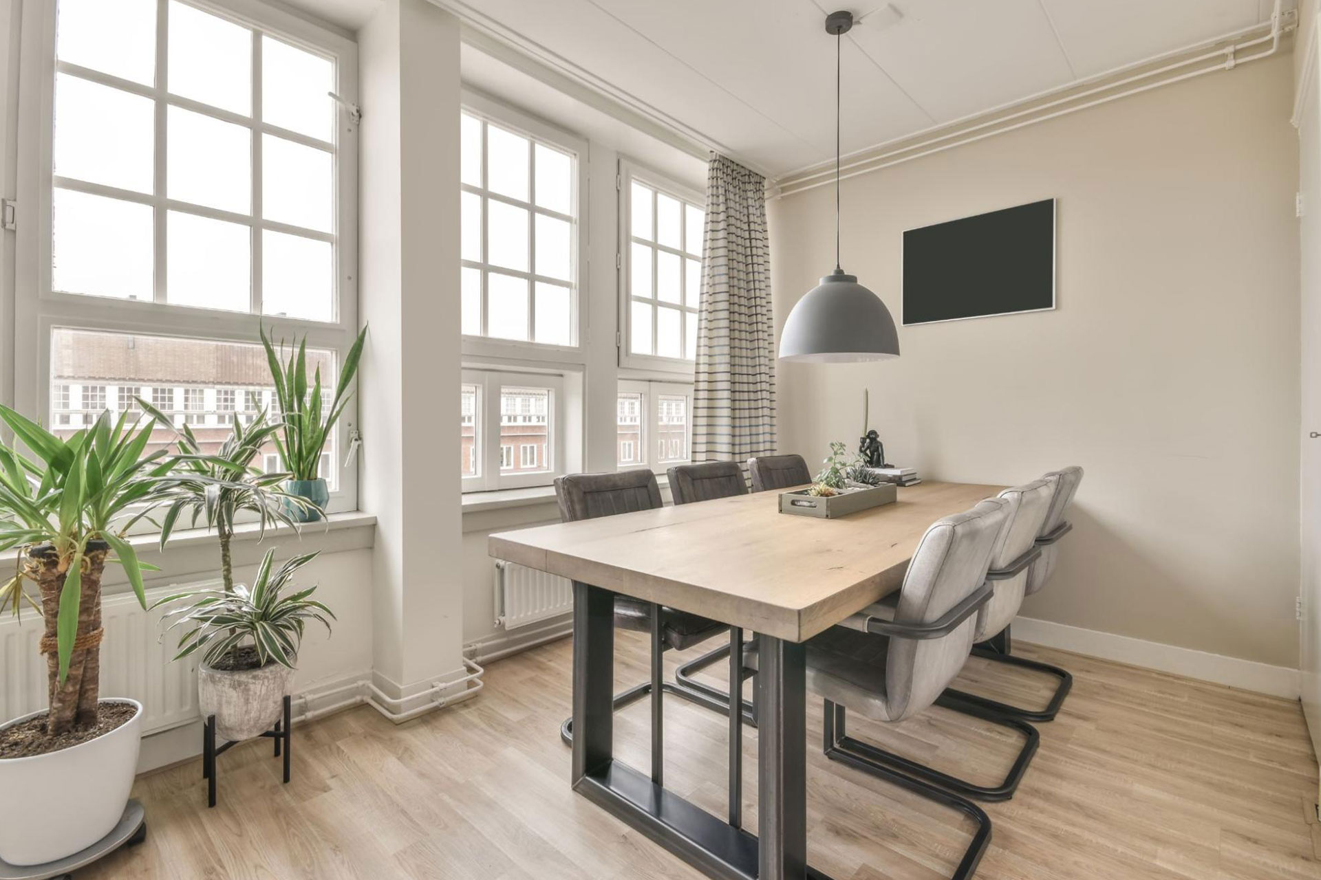 5 Best Materials for Your Dining Table - Urban Concepts